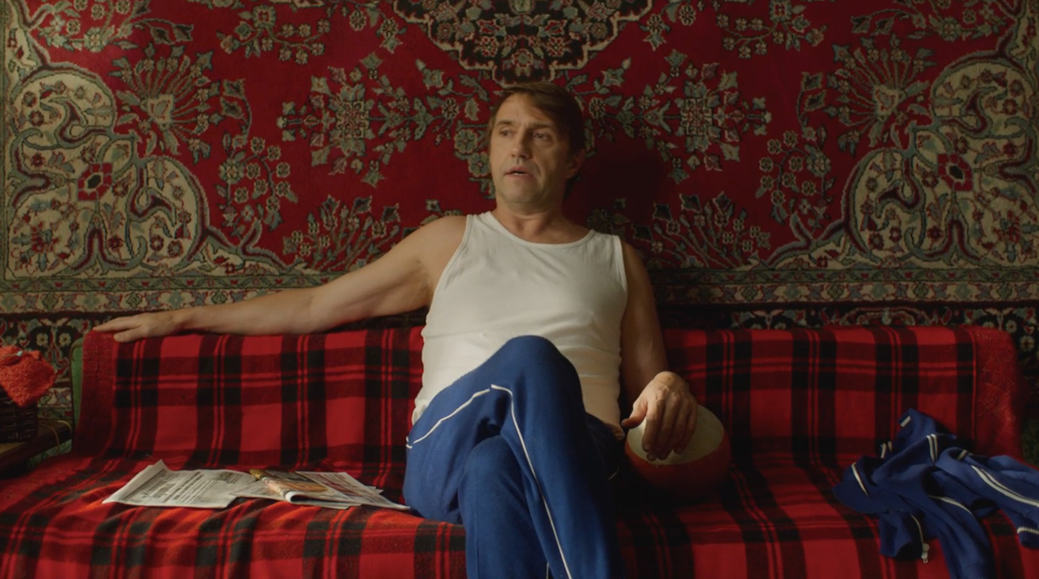 Batya wins an award for Best Screenplay at a web series festival in Spain